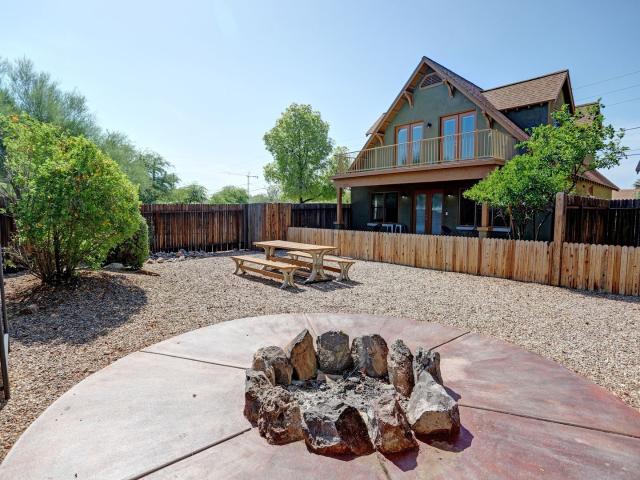 1055 N. 3rd Ave