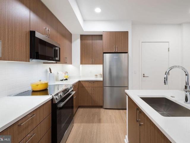 1055 N Fairfax Street # 905