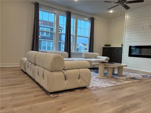 1055 Butte LN