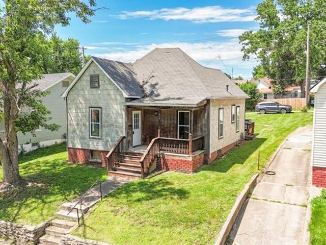 1055 Bond St, Moberly, MO 65270