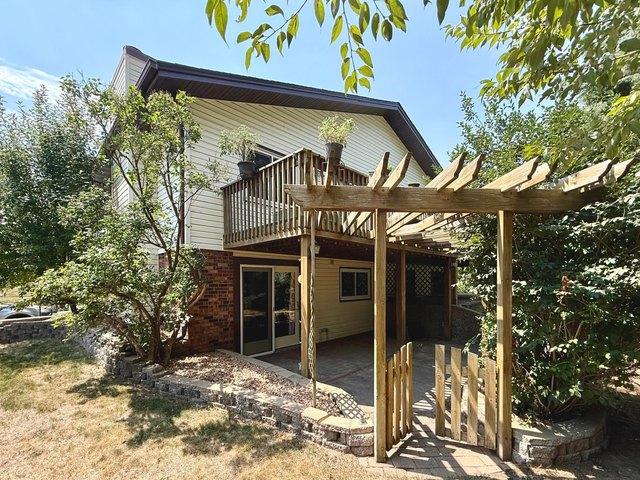 1055 Bridge St, Shoreview, MN 55126