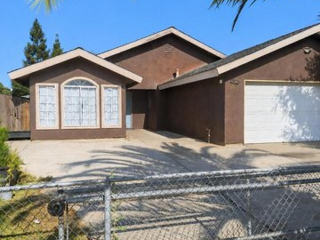 1055 Celaya St, Orange Cove, CA 93646