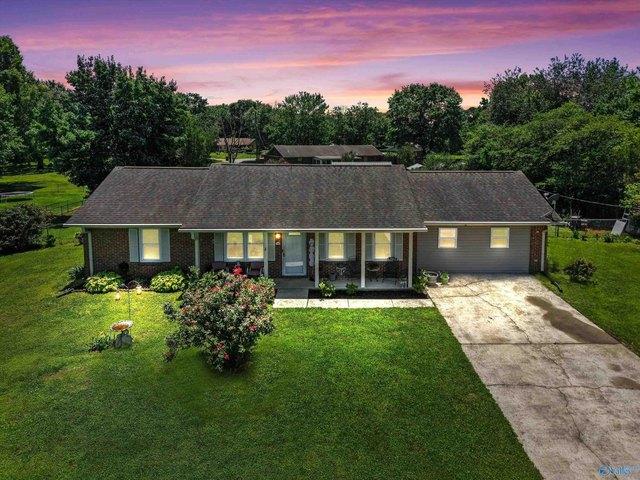 1055 Coleman Rd, New Market, AL 35761