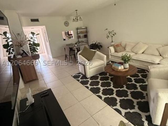 1055 Country Club Dr Apt 402, Margate, FL 33063