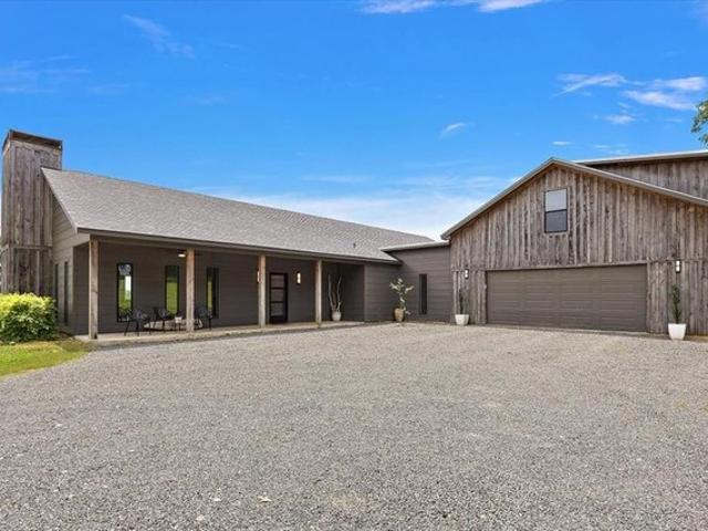 1055 County Road 1361, Garrison, TX 75946