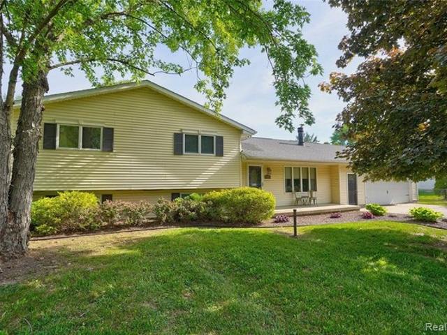 1055 E Hollywood Blvd, Thetford Township, MI 48420