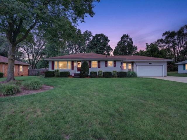 1055 Elmwood Dr, Jenison, MI 49428