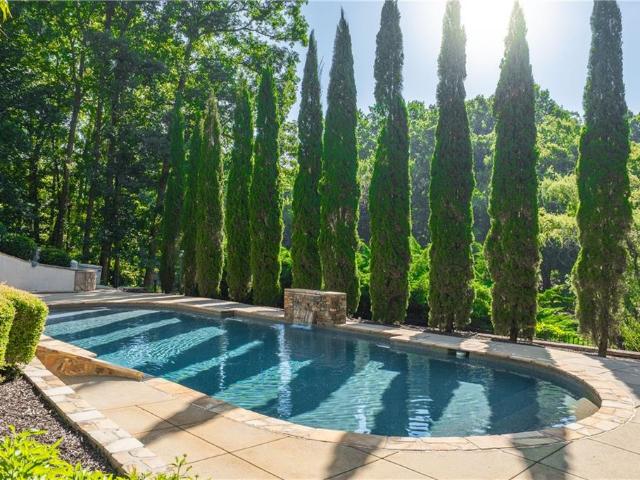 1055 Hedgerose Lane
