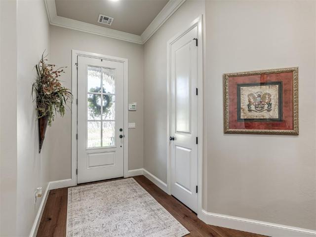 1055 Lucas Way