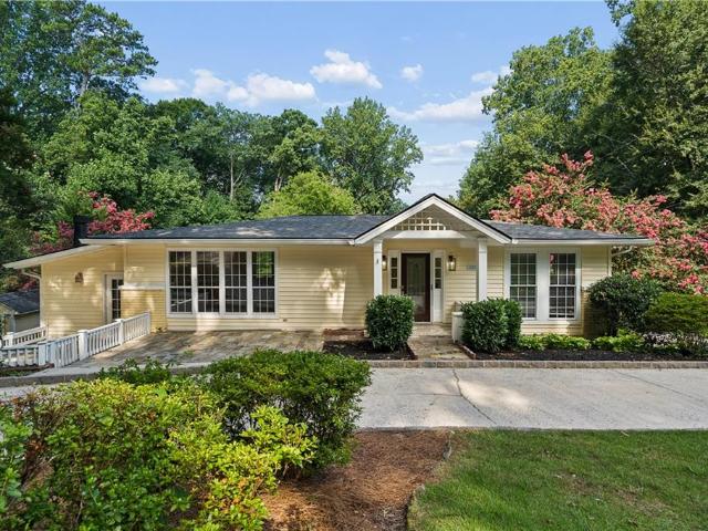 1055 Lee Circle NE