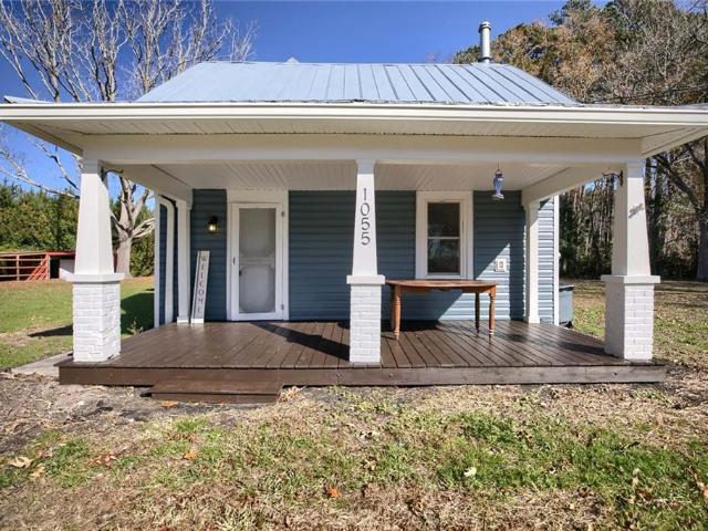 1055 Ridgefield RD