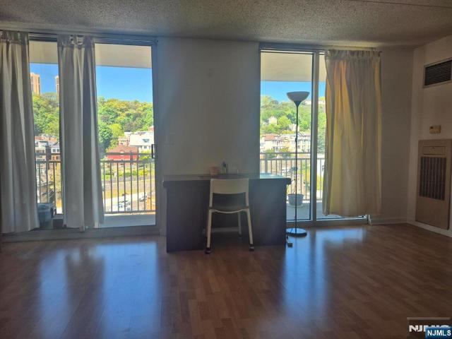 1055 River Road # 902