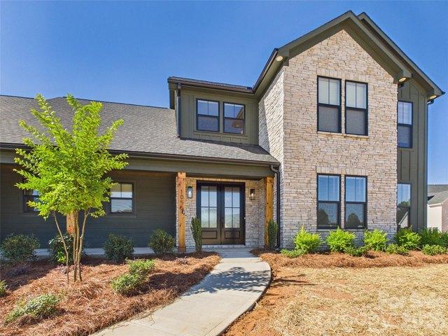 1055 Rolling Meadows Dr, Mooresville, NC 28115