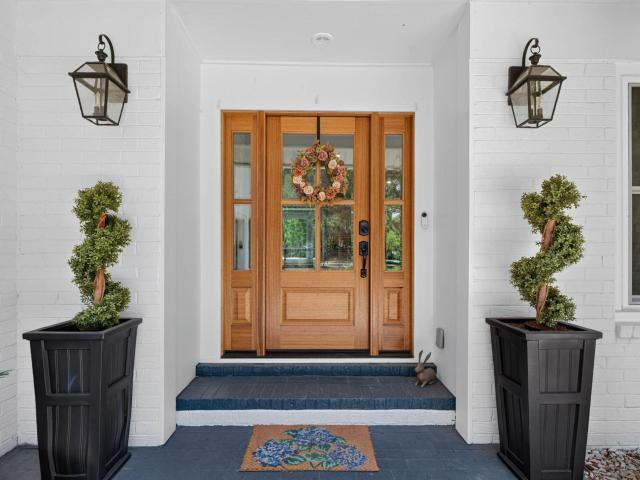 1055 Royalist Road