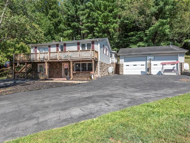 1055 St. Clairs Creek