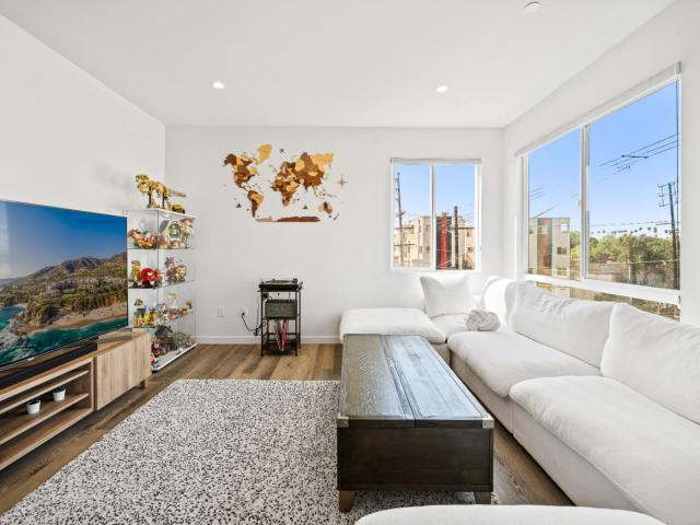 1055 S Serrano Ave, Unit 305, Los Angeles, CA 90006 | MLS #ML82041 | Compass