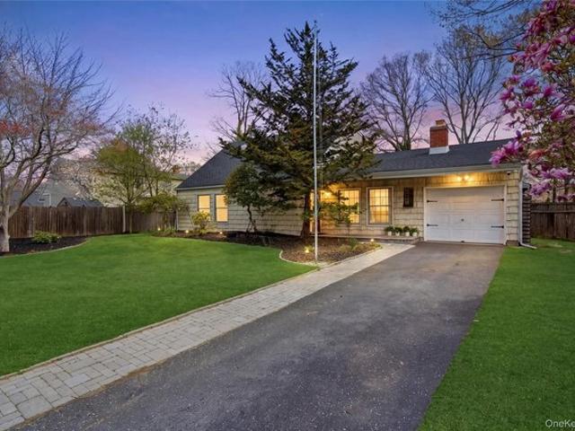 1055 Sipp Ave, Medford, NY 11763