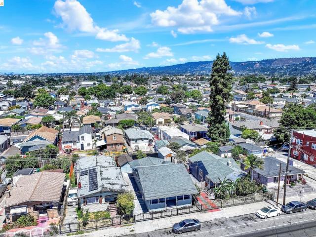 1055 Th Ave