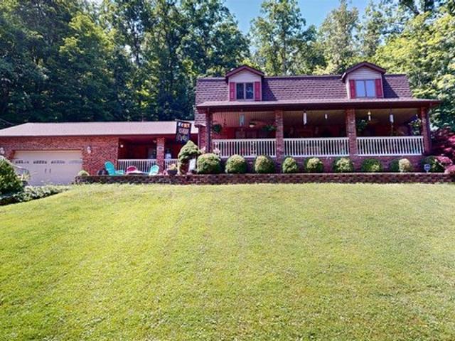 1055 Valley Ct, Huntington, WV 25704