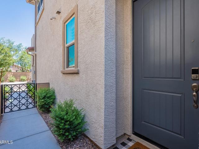 1055 w diamondback drive