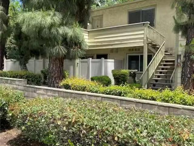 1055 W FRANCIS ST APT B, ONTARIO, CA 91762 Condo/Townhome For.