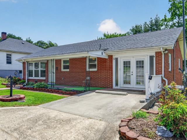 1055 W North