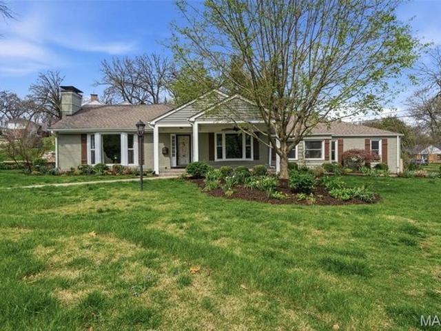 1055 Warson Woods Dr, Warson Woods, MO 63122