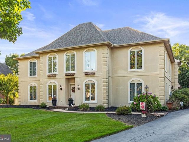 1055 Wetherburn Dr, York, PA 17404