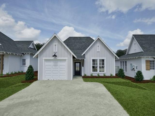 1055 Woodland Ln, Opelika, AL 36801
