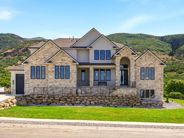 1056 N Wizard Hts, Kaysville, UT 84037