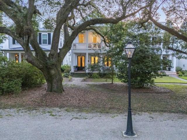 1056 Avenue of Oaks, Charleston, SC 29407