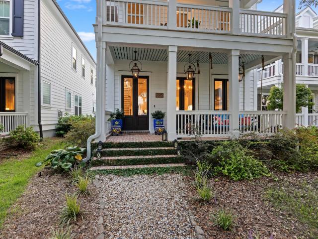 1056 Avenue Of Oaks