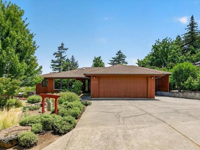 1056 Beswick Way, Ashland, OR 97520
