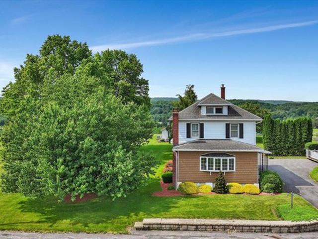 1056 E Main St, Hegins, PA 17938