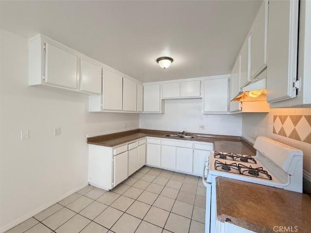 1056 E Phillips A