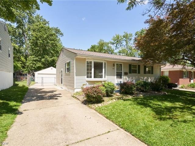 1056 Endicott Dr, Akron, OH 44313