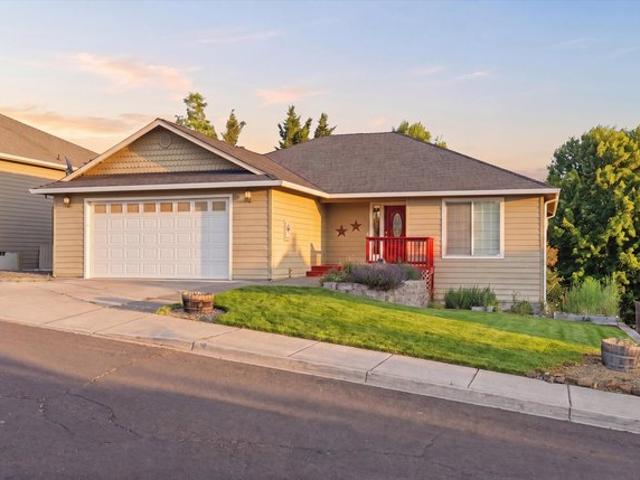 1056 Highlands Dr, Eagle Point, OR 97524