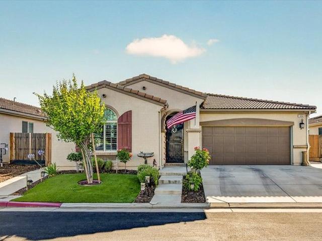 1056 Lindsay Ln, Clovis, CA 93619