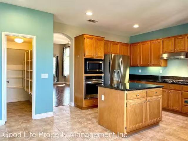 1056 Strawberry Valley Dr