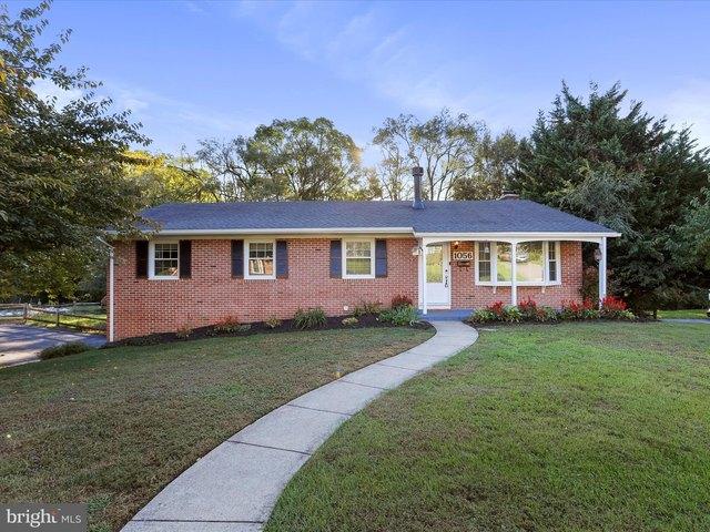 1056 Valleybrook Dr, Hagerstown, MD 21742