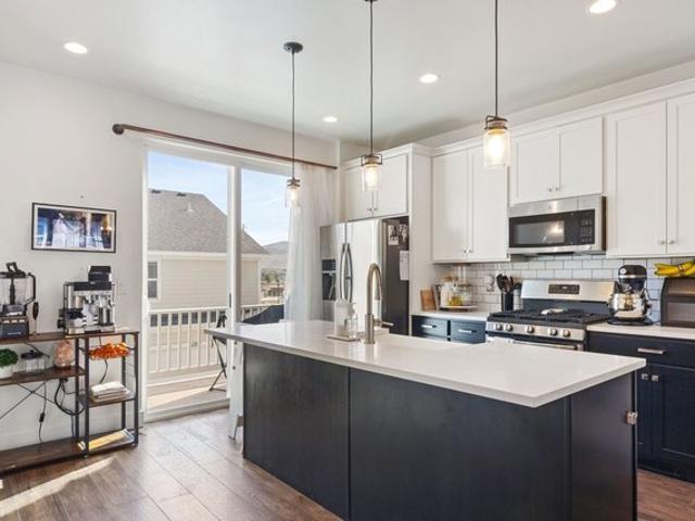 1056 W Painted Horse Ln, Bluffdale, UT 84065