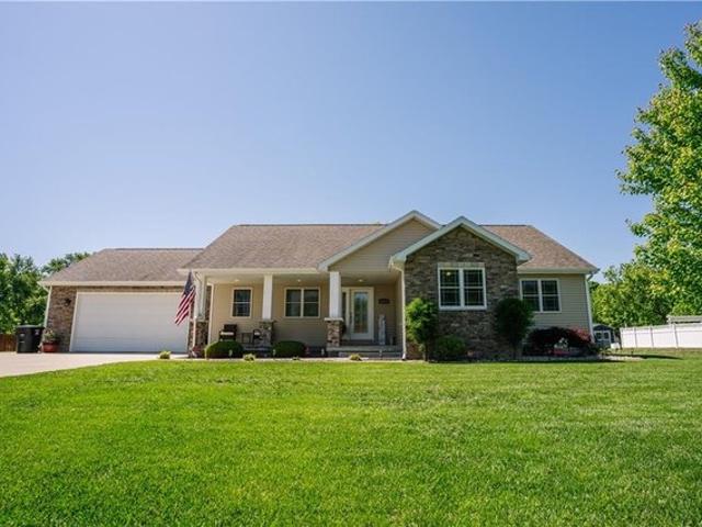 10572 E Aminoff Dr, Effingham, IL 62401