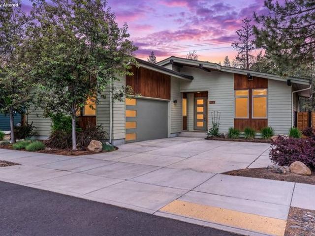 1057 N Forest Edge Dr, Sisters, OR 97759