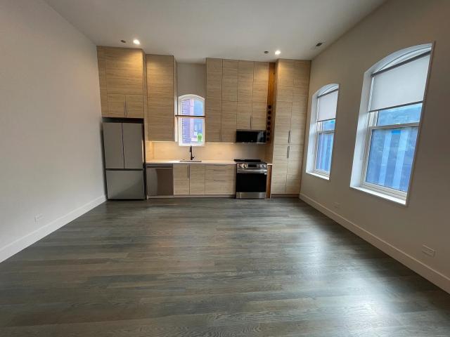 1057 N Wolcott Avenue # 2W