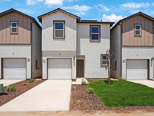 1057 Buena Vista Ln, Hanford, CA 93230