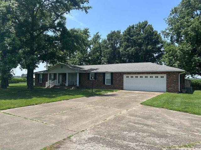 1057 County Road 1800 E, Fairfield, IL 62837