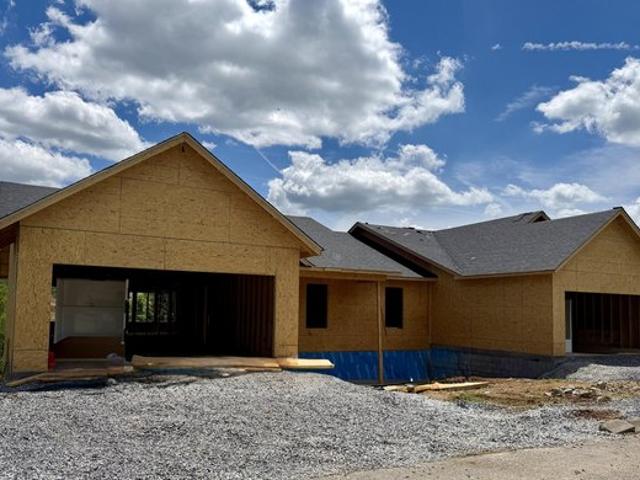 1057 Patriots Landing Dr, Dandridge, TN 37725