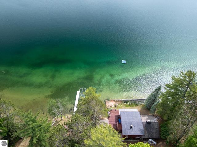 10582 N Twin Lake Road, NE