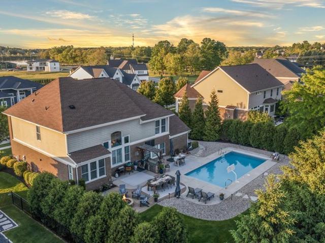 10589 Geist View Dr, Fishers, IN 46055