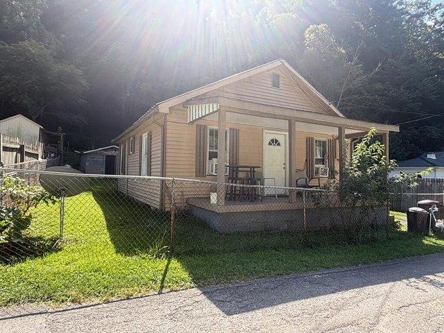 1058 Magic Rd, Vansant, VA 24656